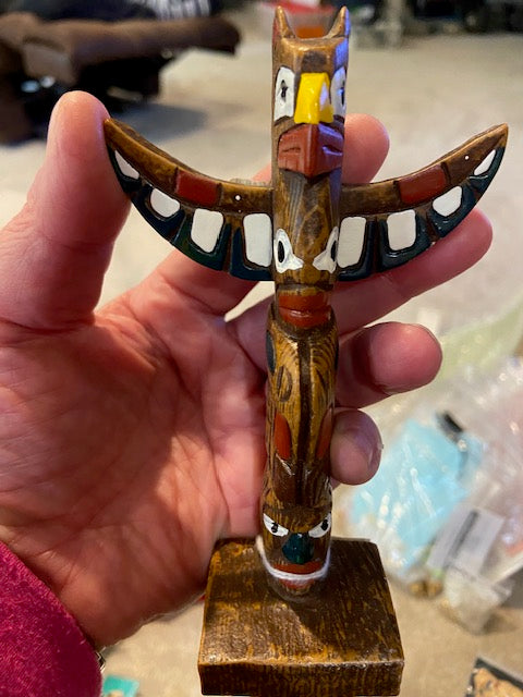 Totem Pole – Your Dollhouse Miniature Headquarters